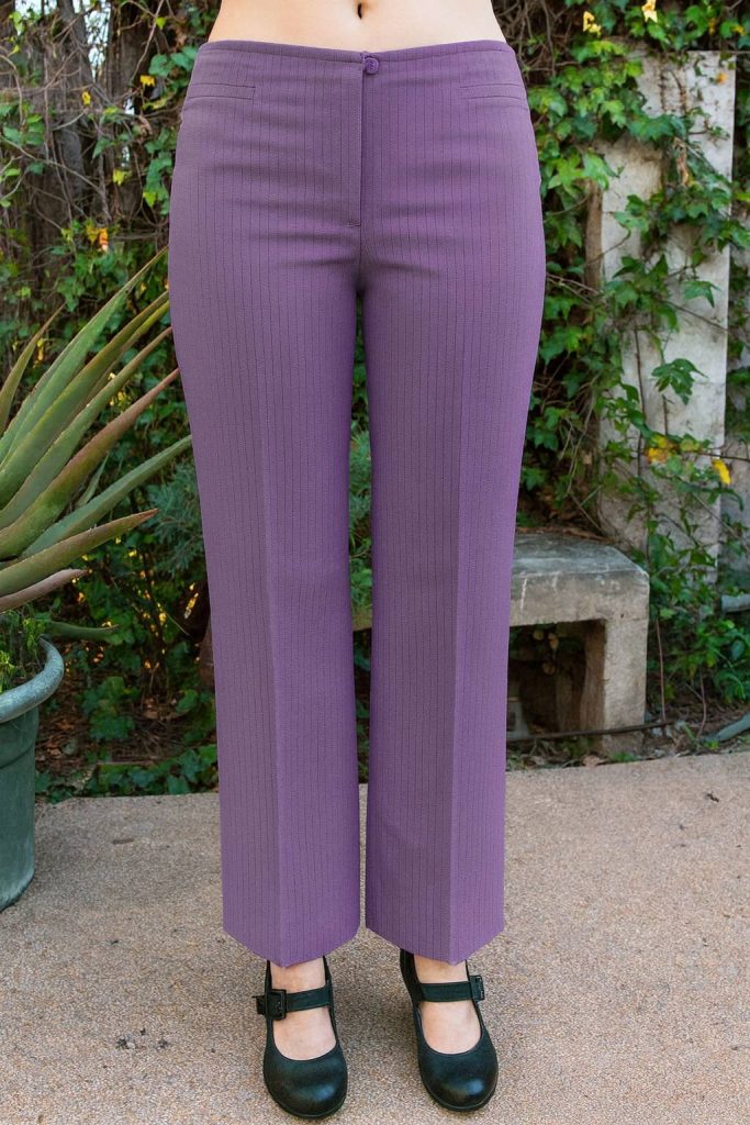 Pantalon Lory lila – UNIFORMES GLOBO